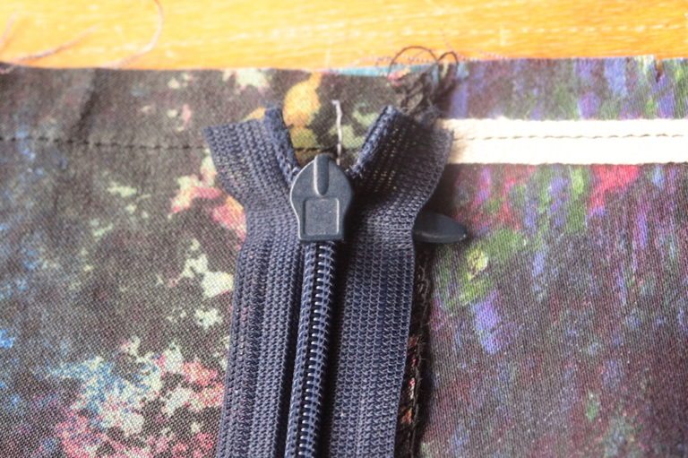 Invisible Zipper with Lining Installation – Part 1 | Itch to Stitch