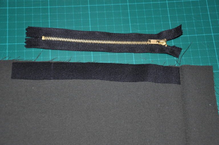 How to Add Ankle Zipper to Your Joggers | Itch to Stitch