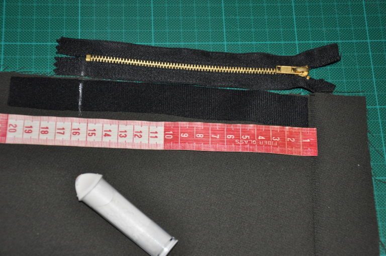 How to Add Ankle Zipper to Your Joggers | Itch to Stitch