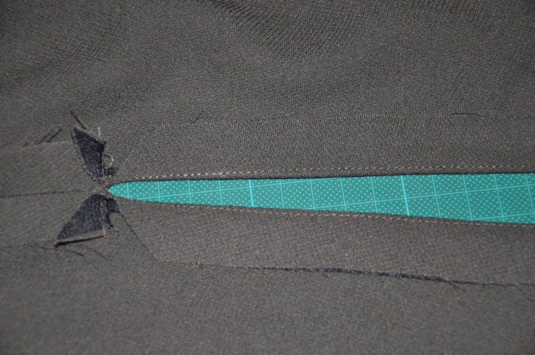 How to Add Ankle Zipper to Your Joggers | Itch to Stitch