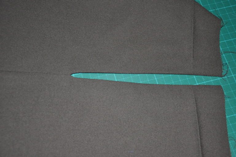 How to Add Ankle Zipper to Your Joggers | Itch to Stitch