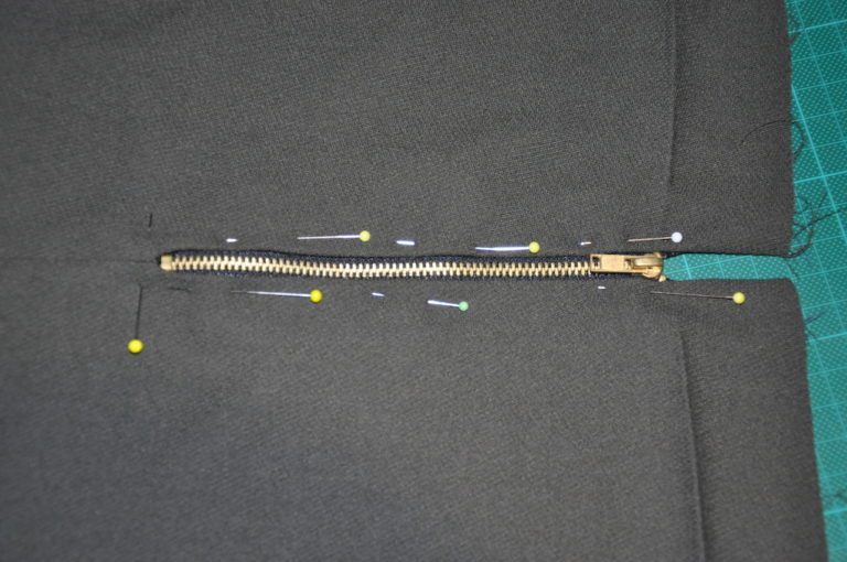 How to Add Ankle Zipper to Your Joggers | Itch to Stitch