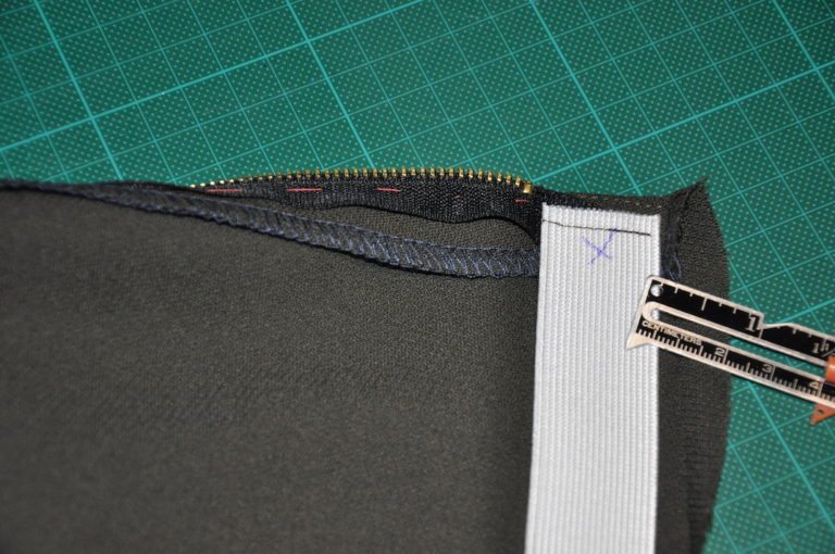 How to Add Ankle Zipper to Your Joggers | Itch to Stitch