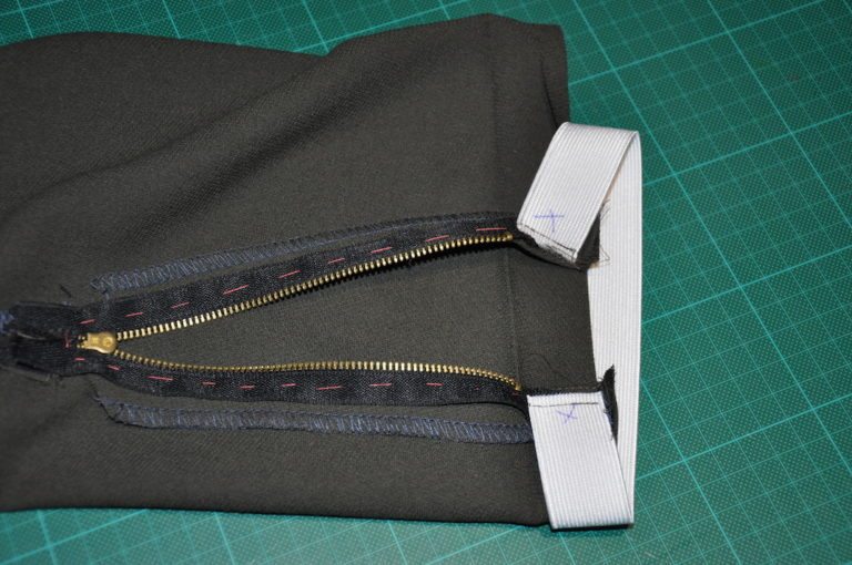 How to Add Ankle Zipper to Your Joggers | Itch to Stitch