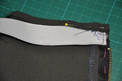 How to Add Ankle Zipper to Your Joggers | Itch to Stitch
