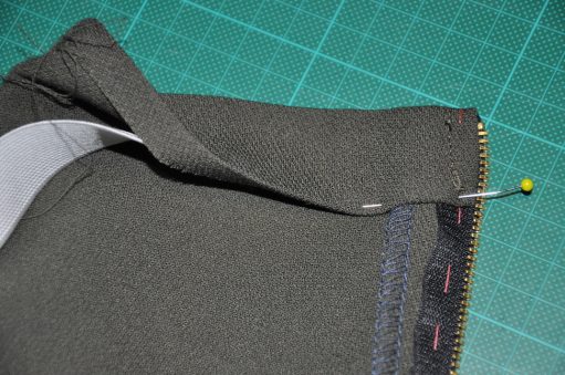 How to Add Ankle Zipper to Your Joggers | Itch to Stitch