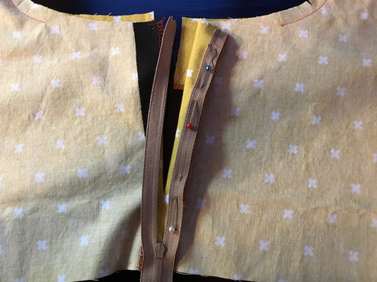 How to Install a Lapped Zipper with Facings | Itch to Stitch