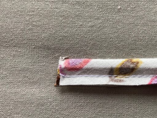 Turning Loops/Spaghetti Straps – Three Ways | Itch to Stitch